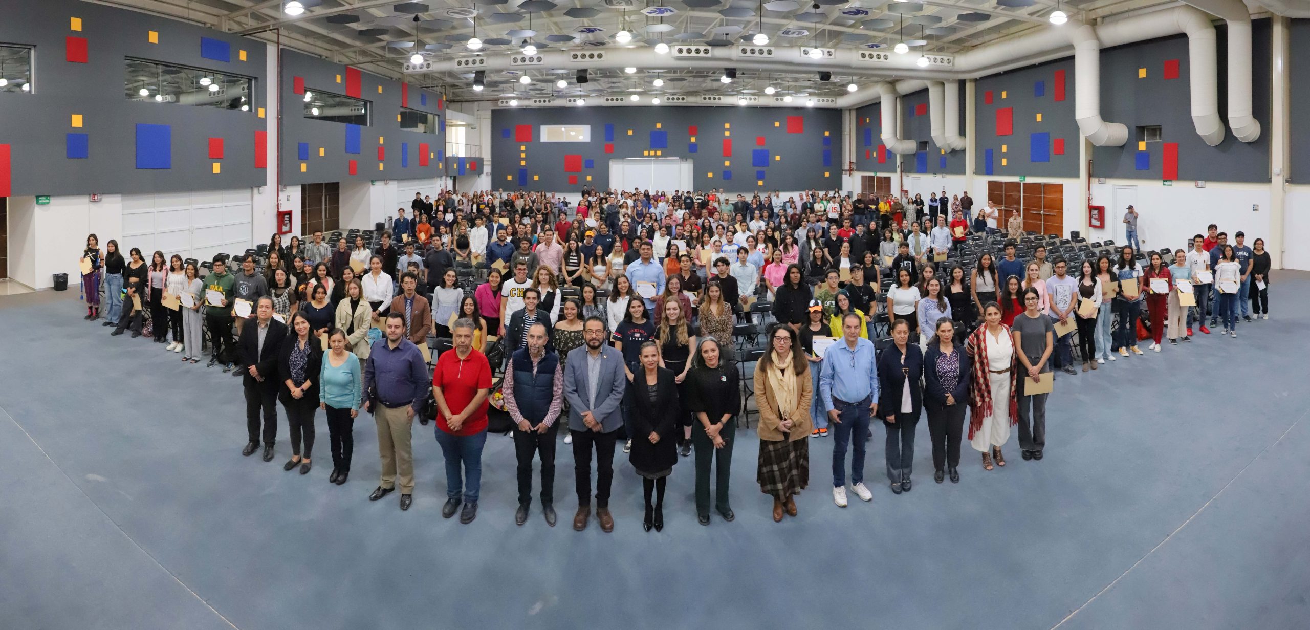 Dr. Pinzón Castro congratulates university students for their full ...