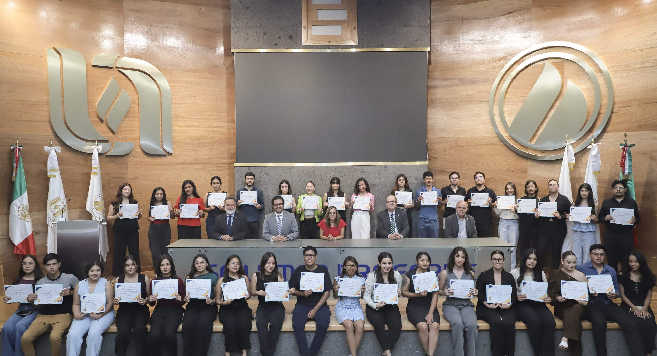 Patronato de la UAA otorga 100 becas de transporte a alumnos foráneos ...